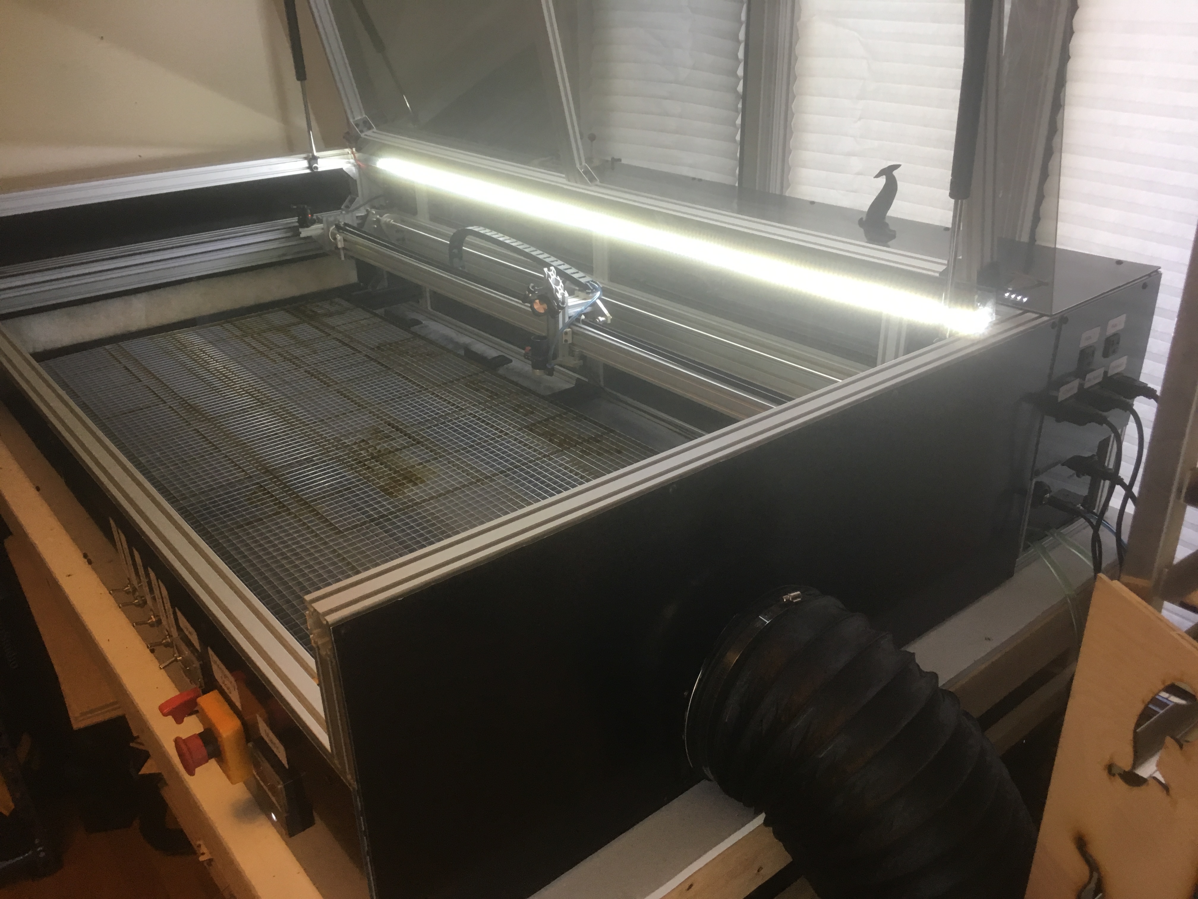 A Tour of the “Lasersaur” Laser Cutter – The Shamblog